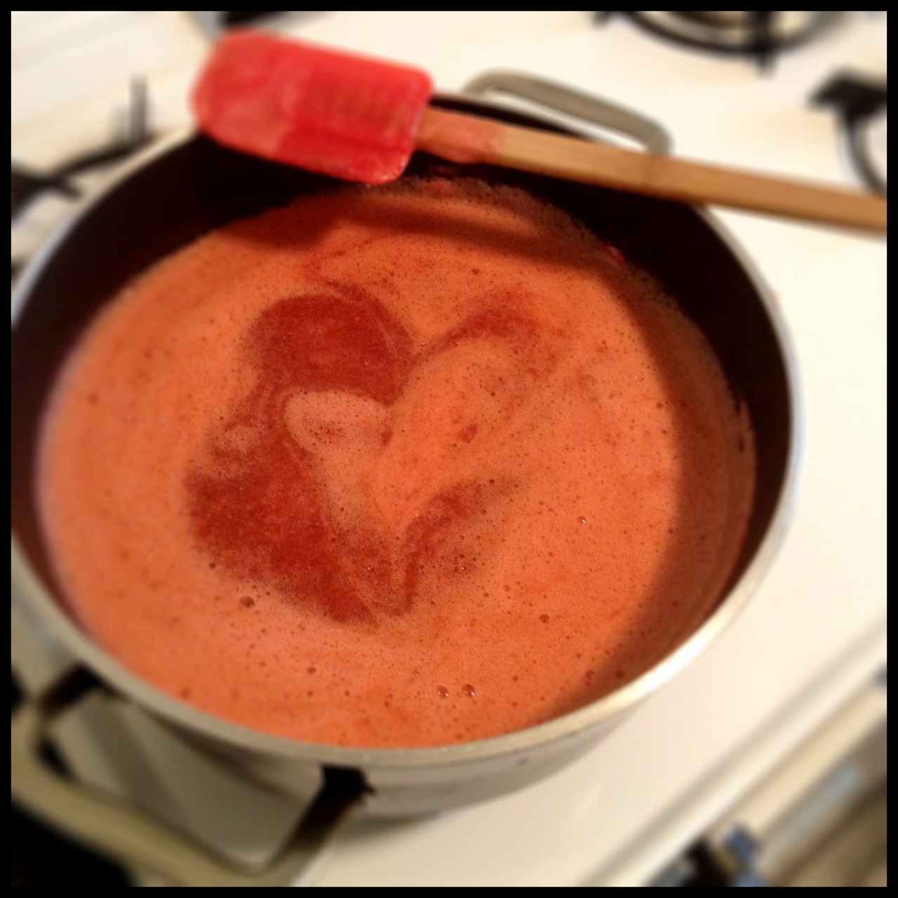 A Valentine’s Day Strawberry Rhubarb Sparkling Cocktail | THE KEY OF KELS